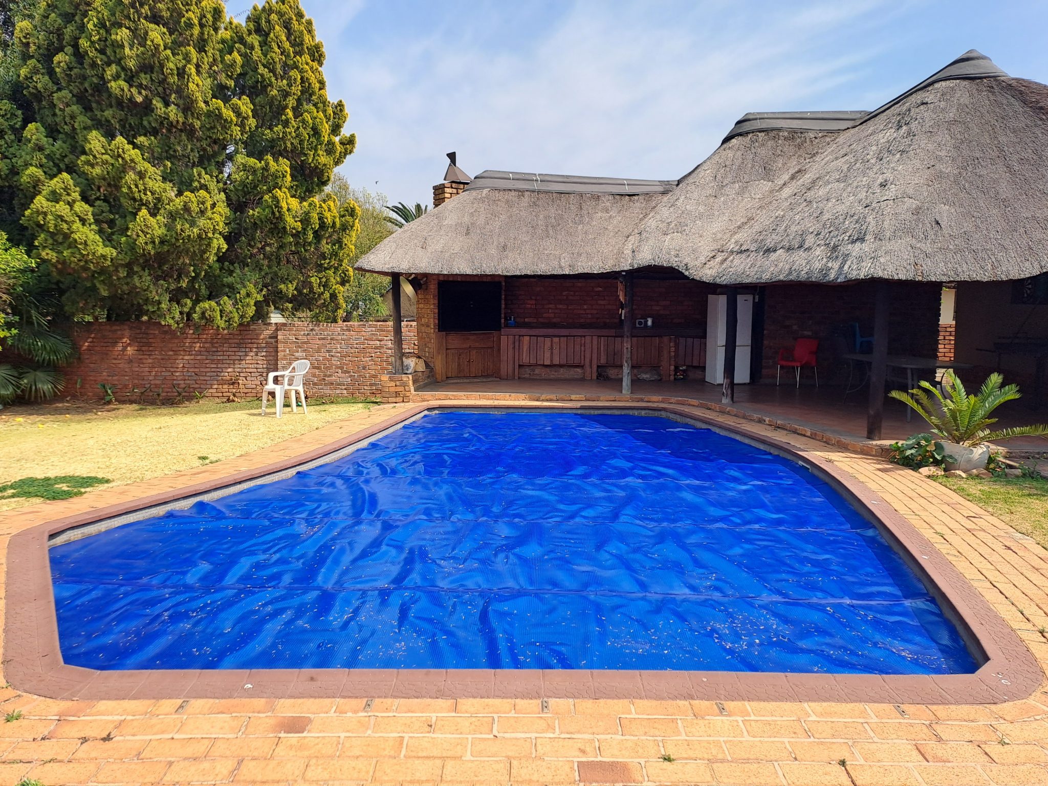 Pool Blankets Contain Heat & Helps Prevent Water Evaporation.